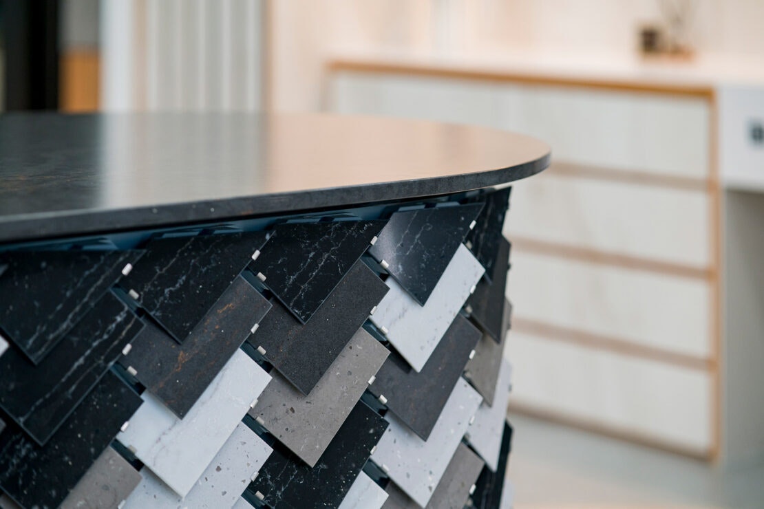 The spectacular three-meter bar created with Silestone Le Chic and ...