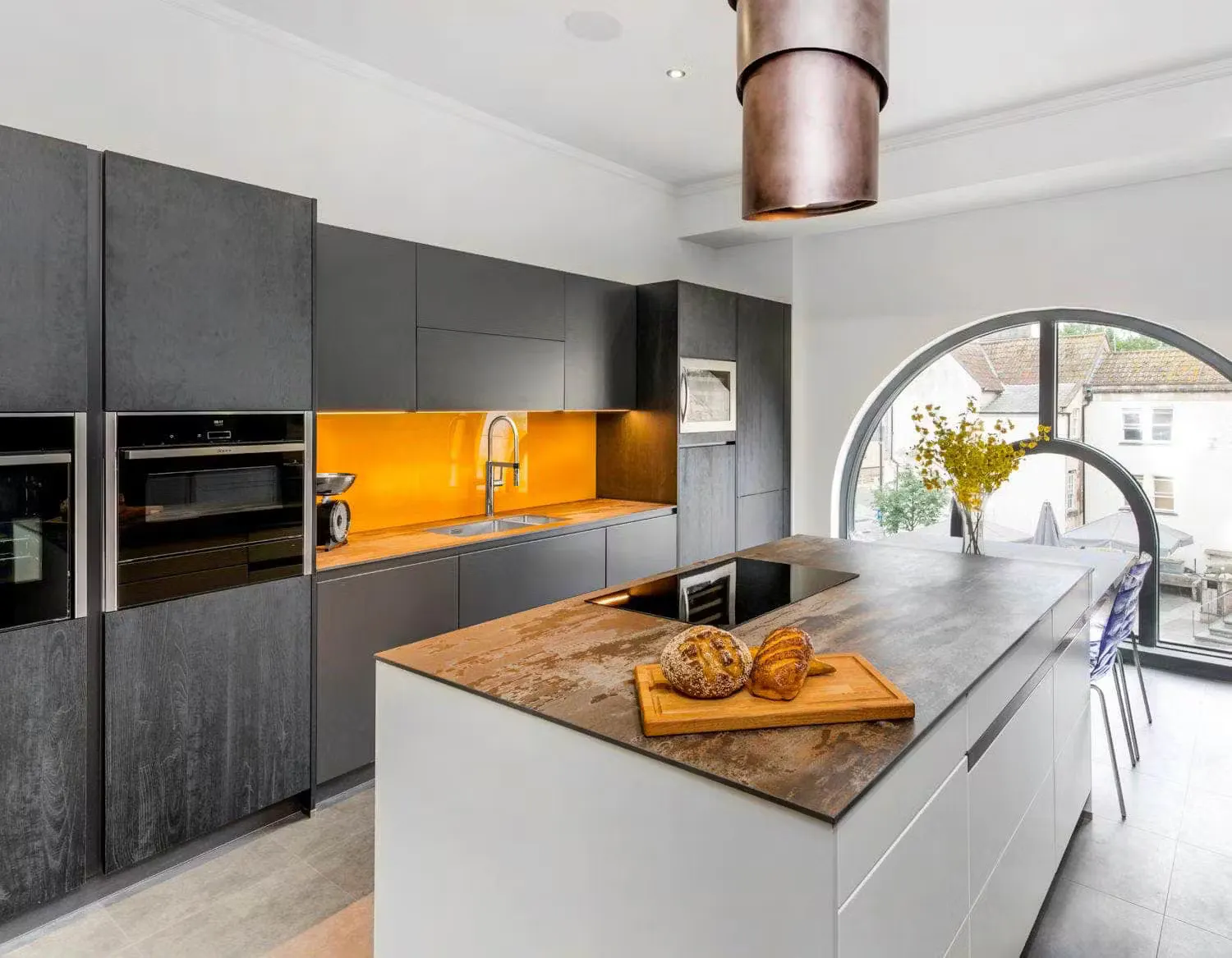 Orange kitchens: cosy and daring - Cosentino