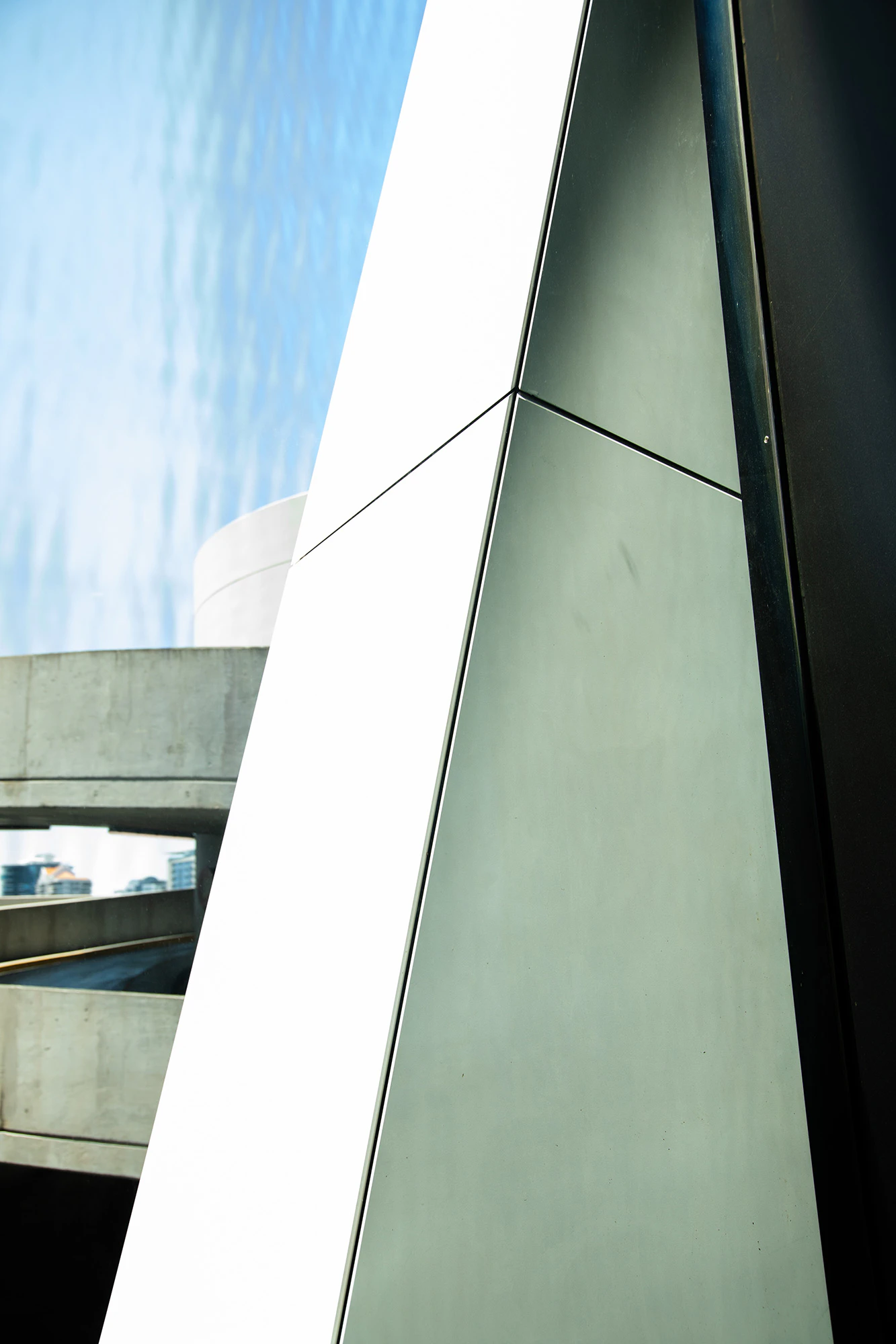 The rebirth of One One One Eagle Street office building in Brisbane: a ...