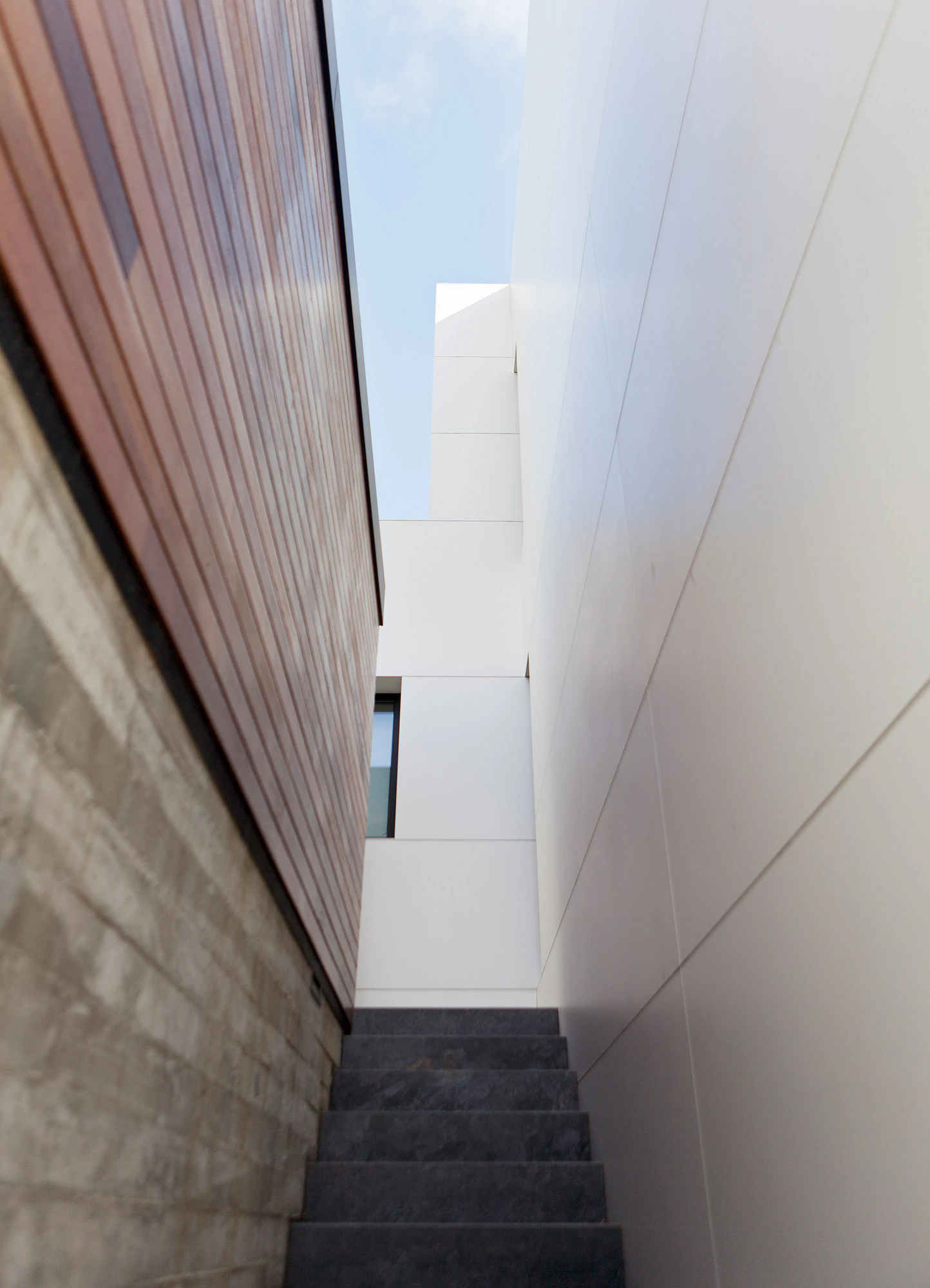 The white Dekton façade of this single-family house in Sanxenxo catches ...