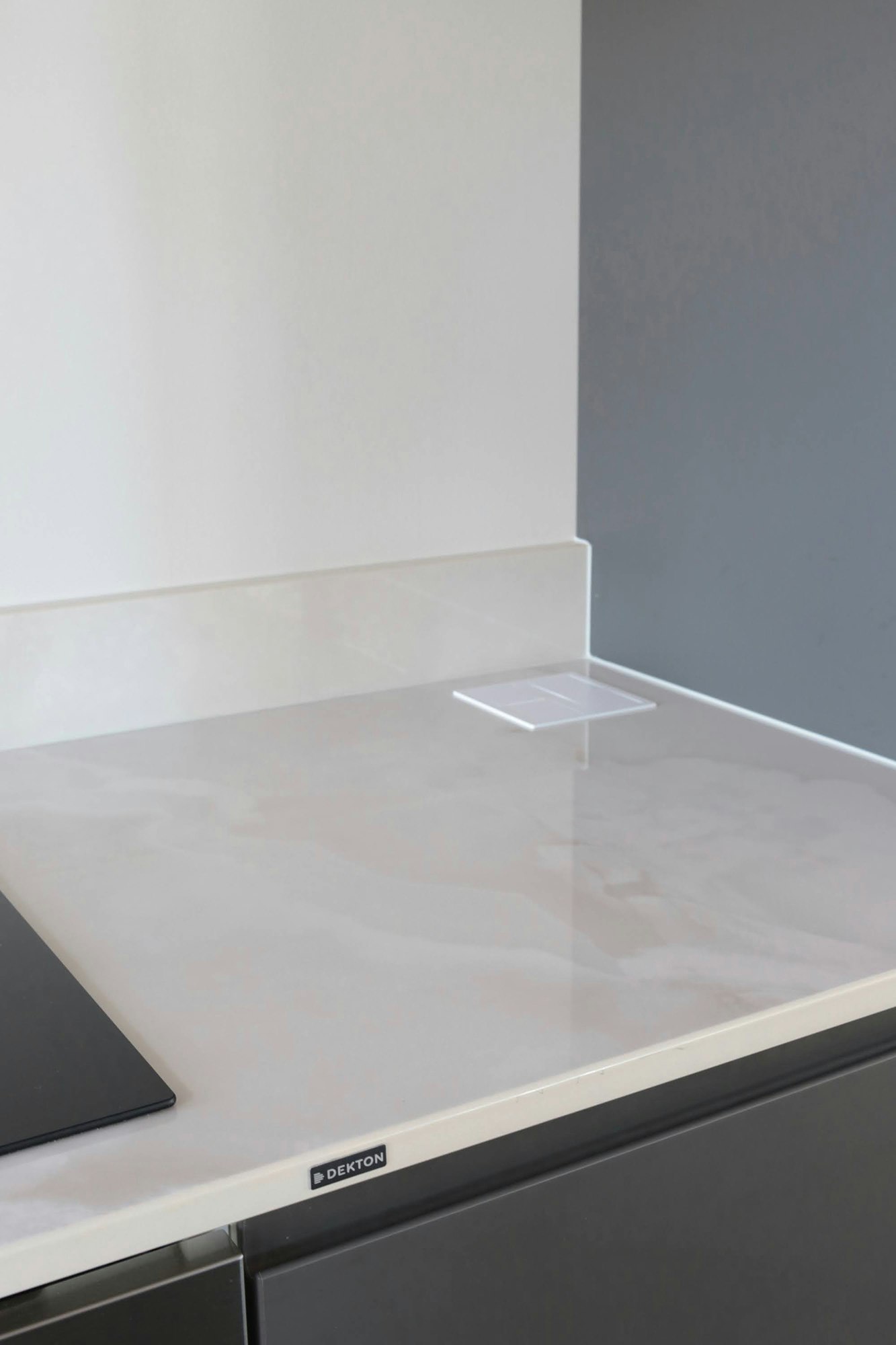 The kitchen of blogger Vilja Vehkaoja's new log cabin has beautiful Dekton Helena countertops ...