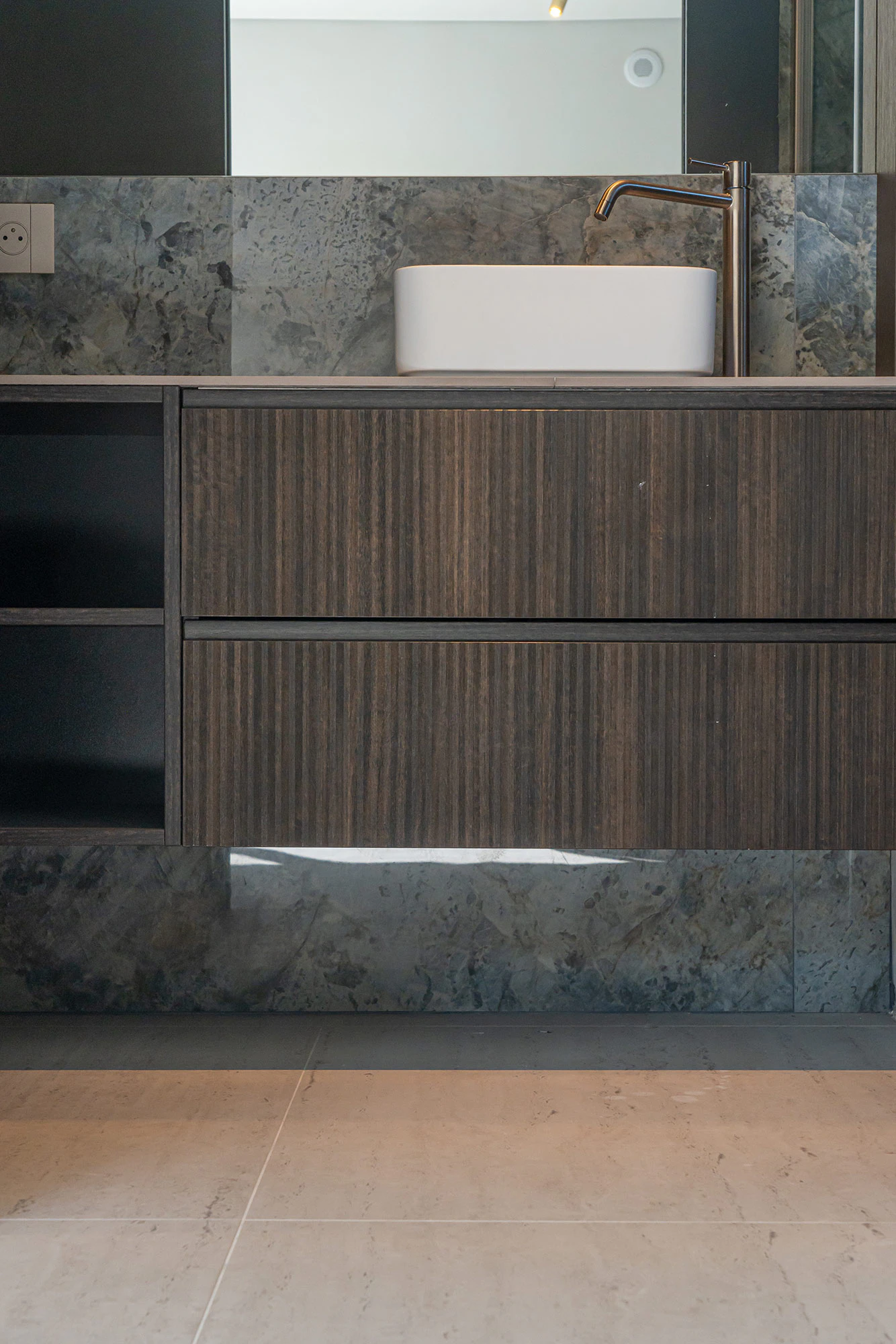 A home that embraces minimalism in a well-understood way with Dekton ...