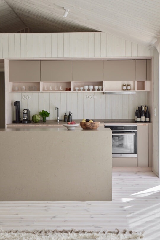 Silestone Coral Clay graces designer Elin Alemdar’s beautiful summer ...