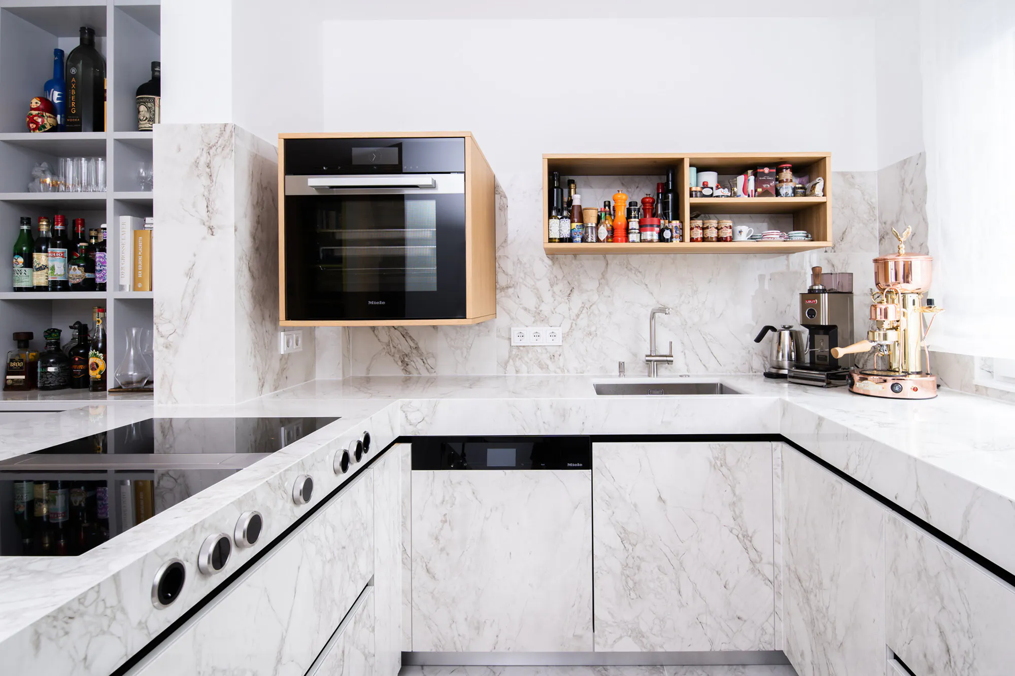 A minimalist, sculptural and unique kitchen thanks to Sensa natural ...