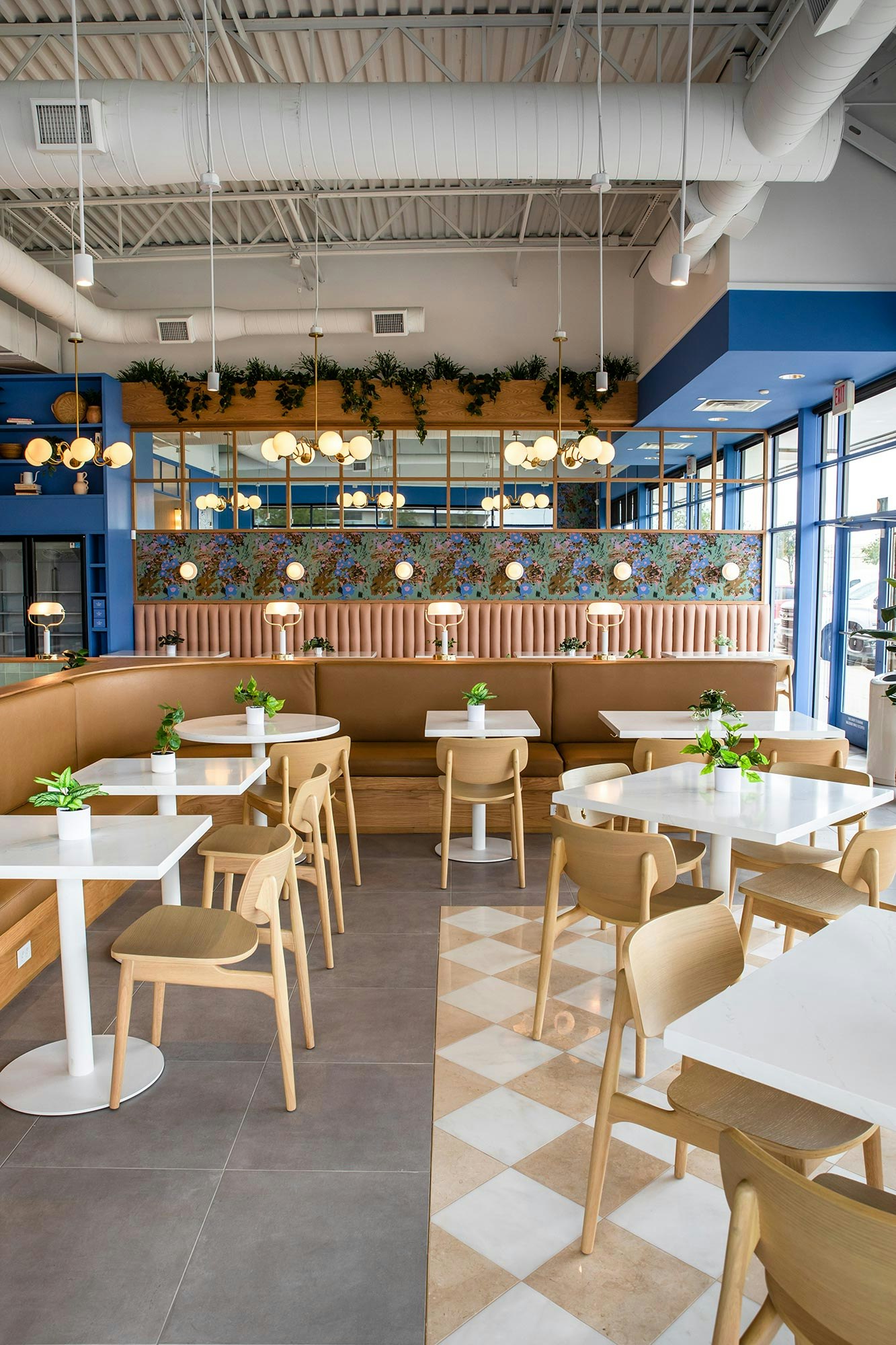 Silestone balances the design of Water Oak Cafe & Bakery designed by ...
