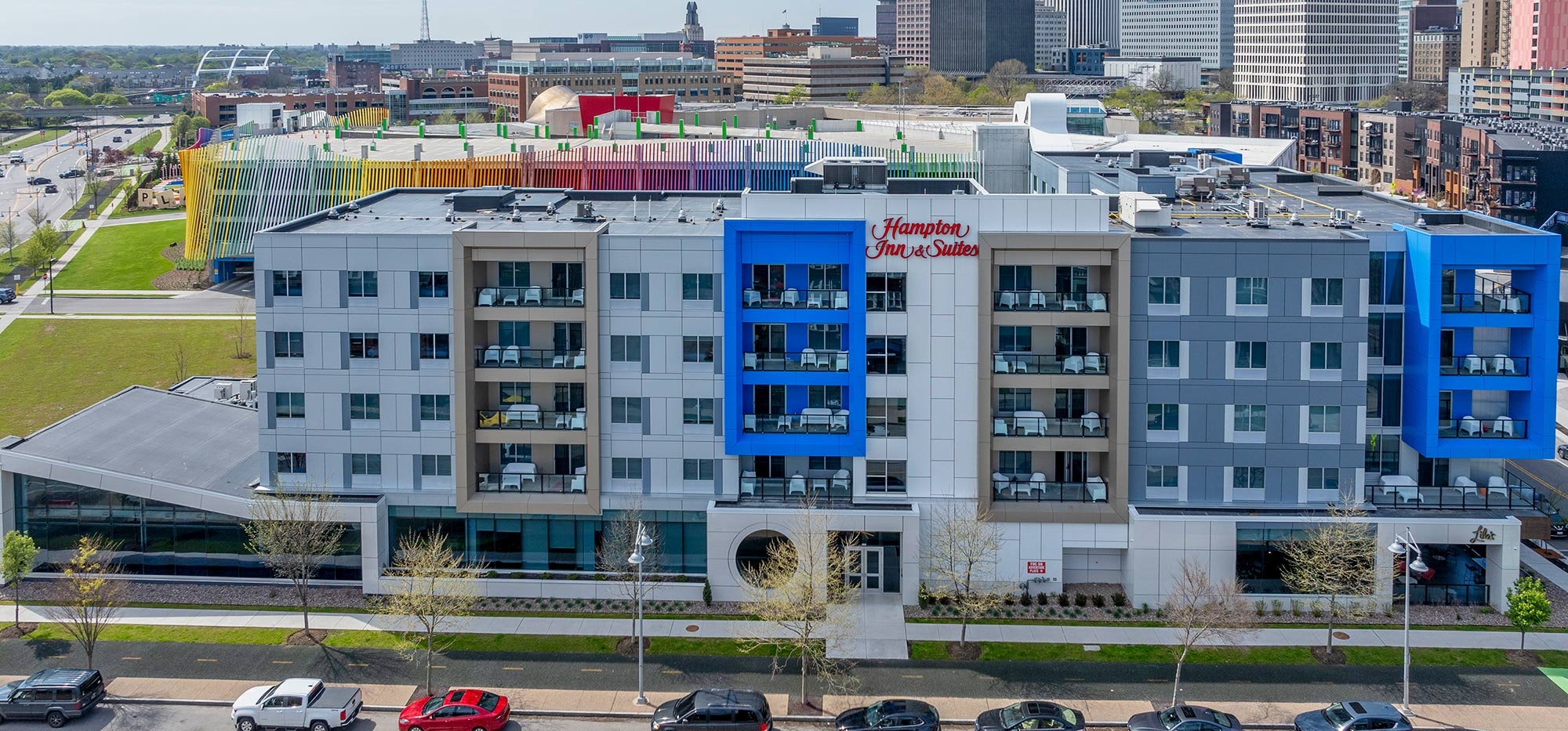 Hampton Inn in Rochester stands out with a Dekton facade - Cosentino