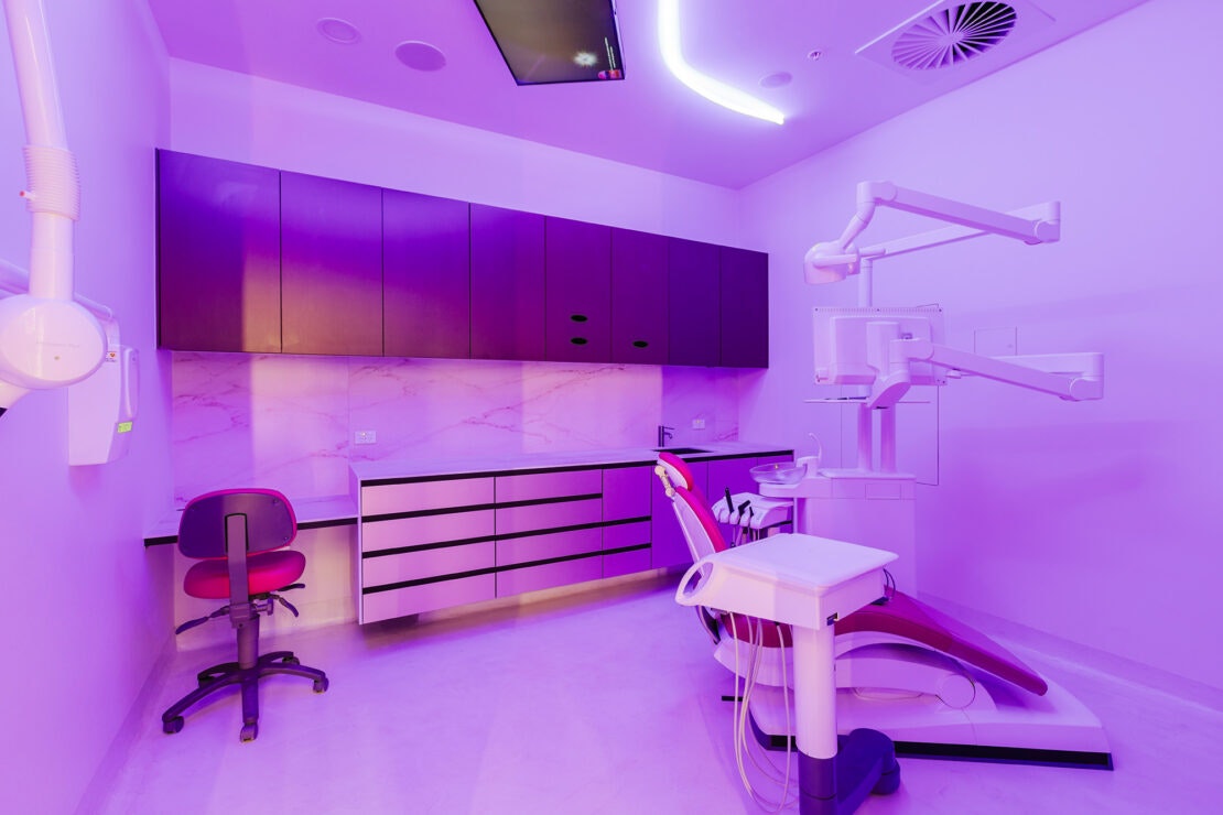 This clinic gains in sophistication and hygiene thanks to Dekton Rem ...
