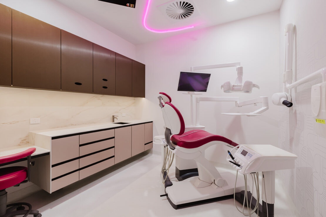 This clinic gains in sophistication and hygiene thanks to Dekton Rem ...