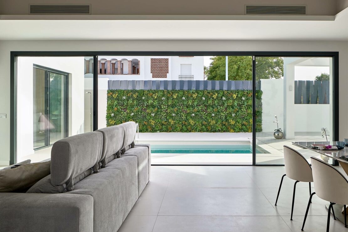 A luxurious villa defined by the contrast between Dekton Sasea and Dekton Micron - Cosentino