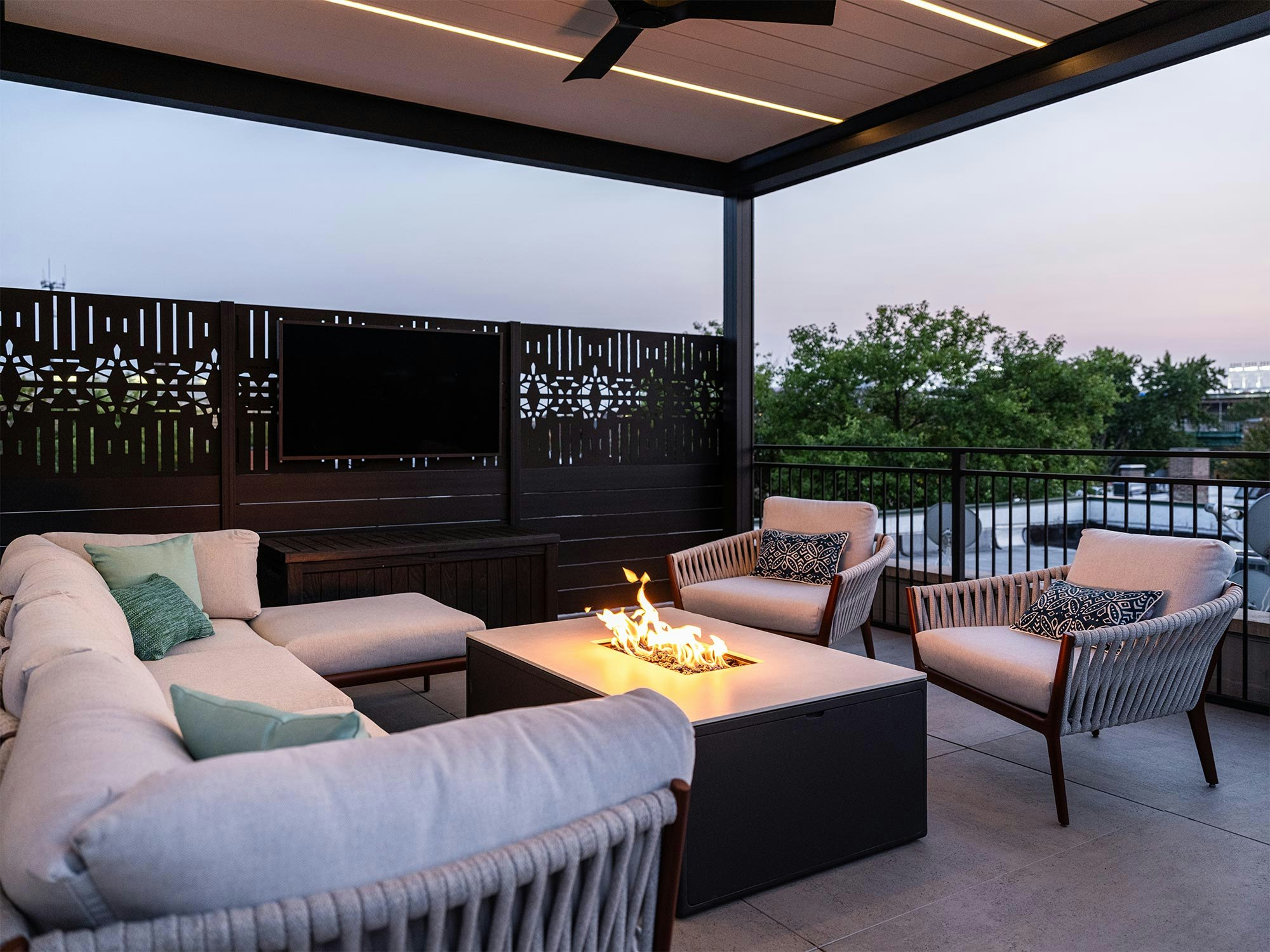 A hidden outdoor oasis in the heart of Wrigleyville - Cosentino