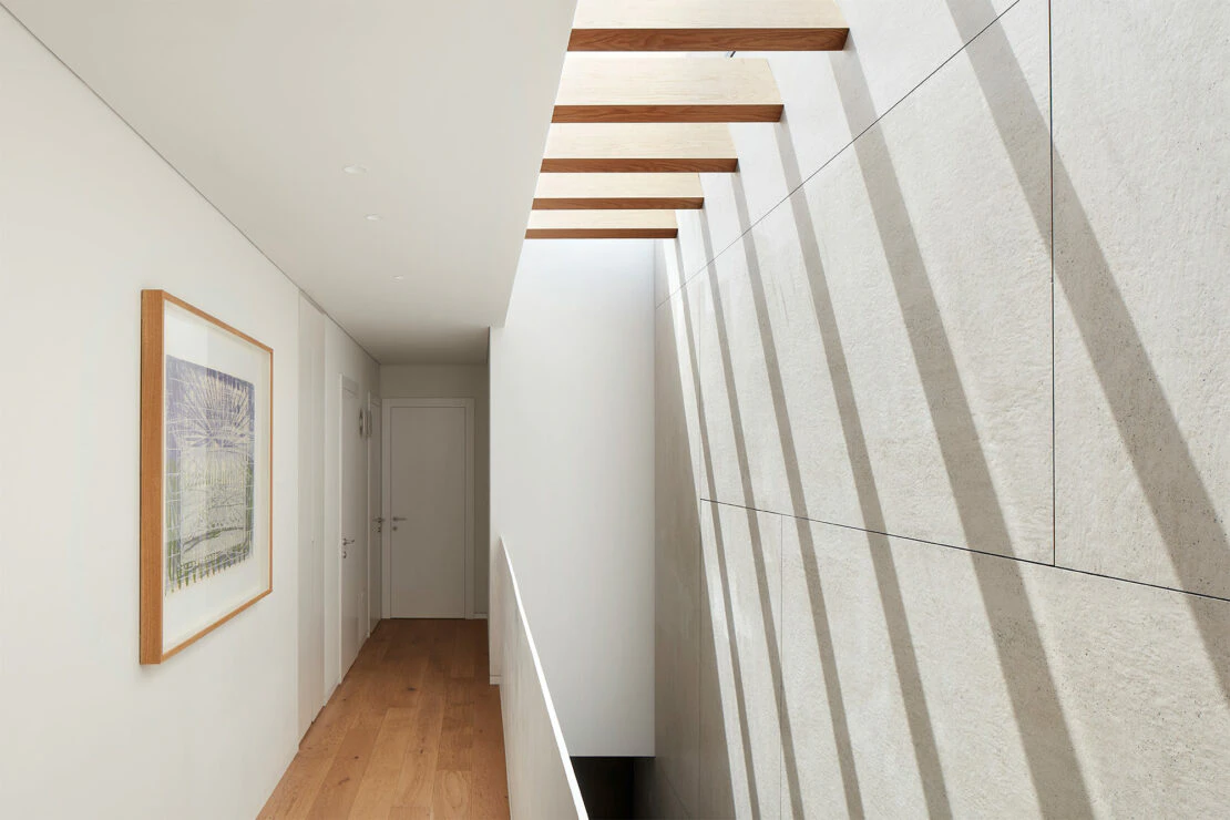 A contemporary-style house dominated by textures - Cosentino