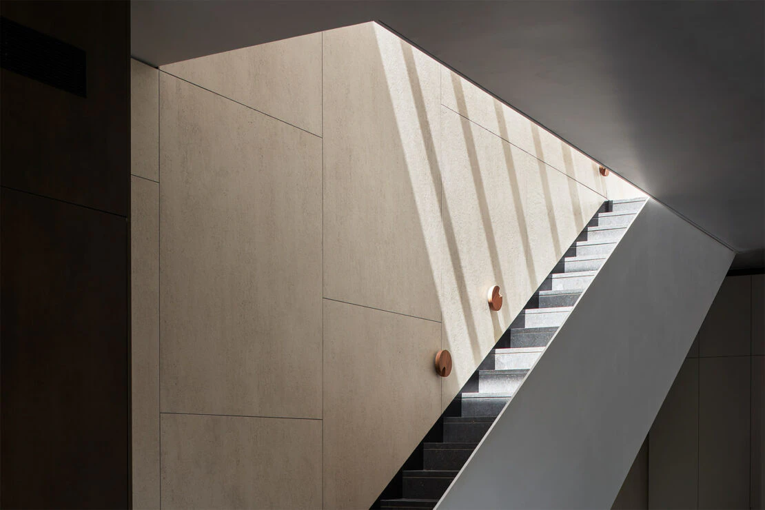 A contemporary-style house dominated by textures - Cosentino