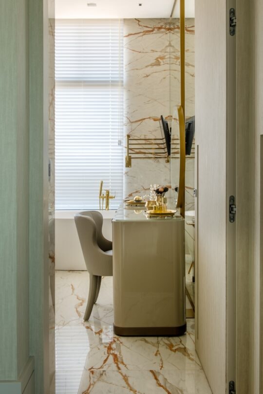 The Triplex Wabi-sabi project by Fábio Morozini transforms 600 m2 with versatile and elegant ...