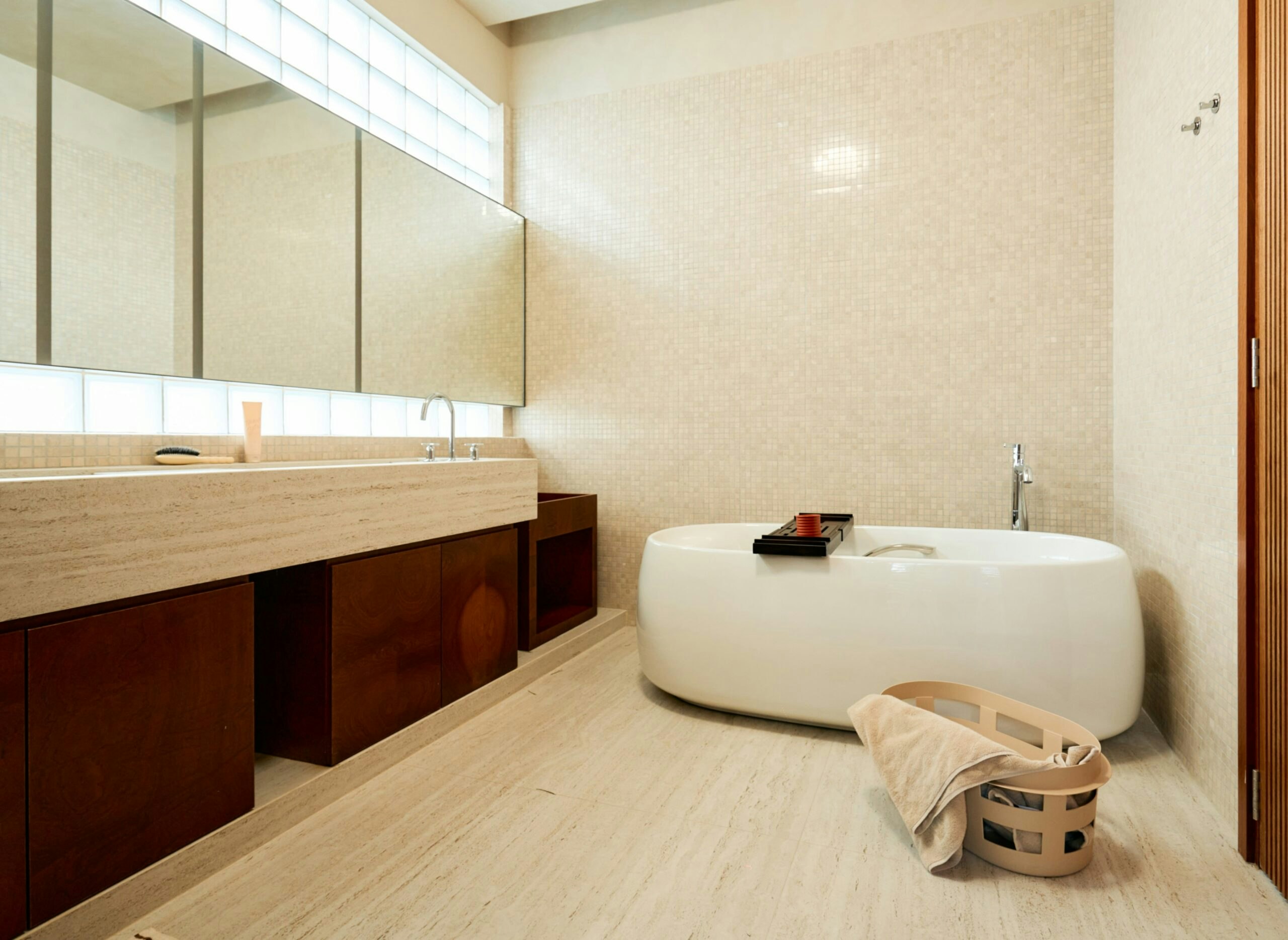 Dekton Arga creates an elegant atmosphere in this open plan kitchen ...