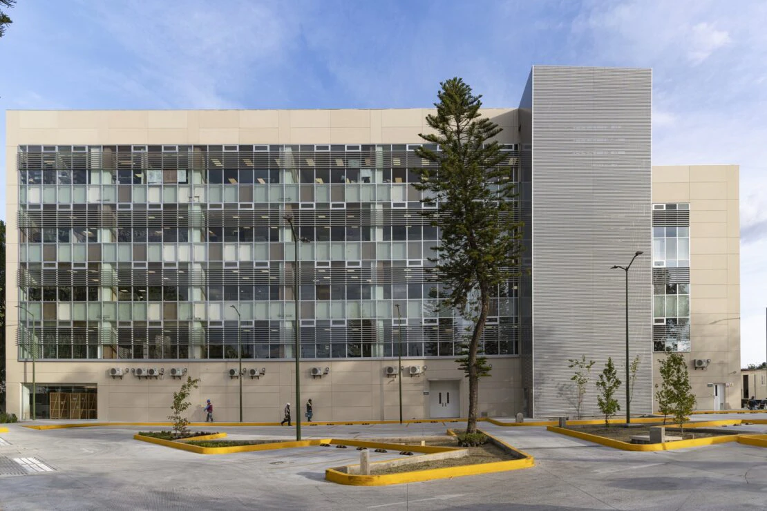 The second largest hospital in Mexico clads its façade with Dekton ...